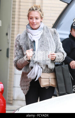 Pregnant Cat Deeley out on last minute christmas shopping at Barneys in ...