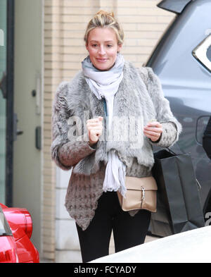 Pregnant Cat Deeley out on last minute christmas shopping at Barneys in ...