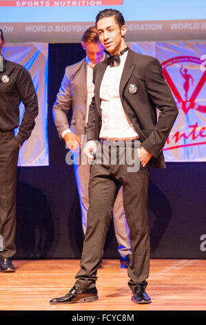 male physique model bodybuilder in pool Stock Photo - Alamy