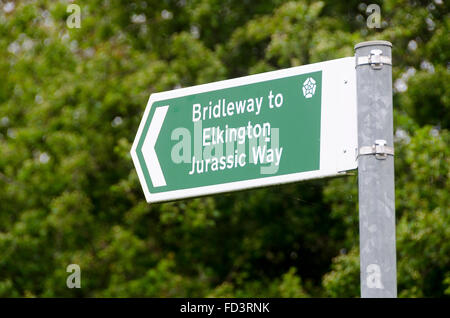 The Jurassic Way footpath and Bridleway to Elkington at Honey Hill near ...