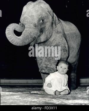 CIRCUS FRIENDS, 1956 Stock Photo - Alamy
