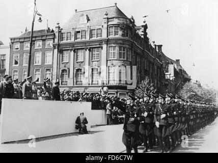 Dutch SS in Den Haag, 1942 Stock Photo - Alamy