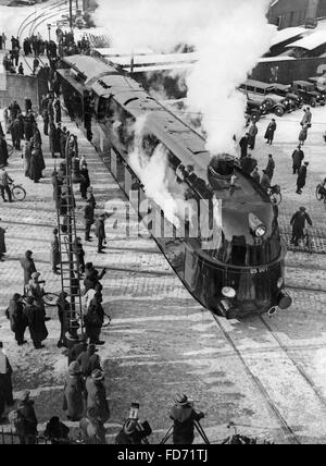Steam locomotive, 1935 Stock Photo - Alamy