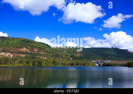 Dexter Reservoir with the Lookout Point Dam near Eugene Oregon Stock ...