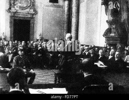 Erwin von Witzleben on trial in front of the People's Court Stock Photo ...