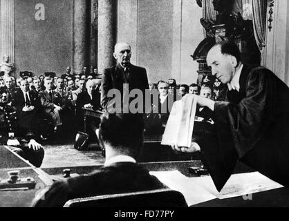 Erwin von Witzleben on trial in front of the People's Court Stock Photo ...