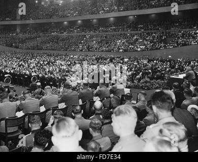 Joseph Goebbels in the Deutschlandhalle in Berlin, around 1933 Stock ...