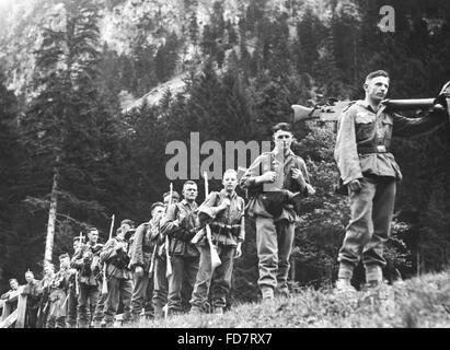 Mountain infantry during an ecxercise Stock Photo - Alamy