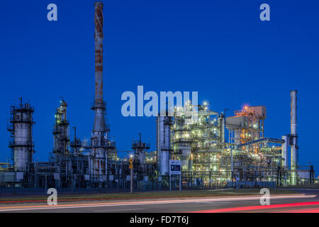 Suncor oil refinery, Mississauga, Canada at dusk Stock Photo - Alamy