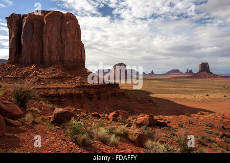 Elephant butte sandstone rock formation in Monument Valley Navajo ...