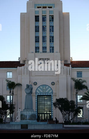 The entrance to San Diego County Administration Center building ...