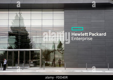A view of Hewlett Packard Enterprise's headquarters in Palo Alto ...