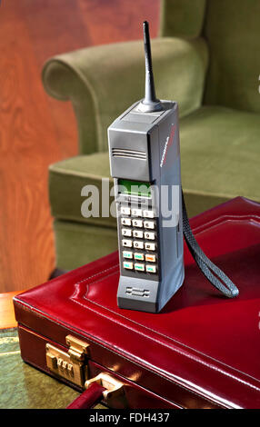 1987 Nokia Mobira Cityman 1320 first generation hand mobile cell phone ...