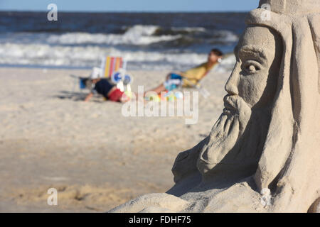 Marindia, Uruguay. 31st Jan, 2016. Peruvian sculptor Ruben Rebatta ...