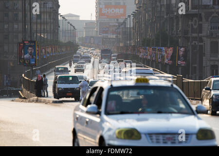 Egypt Cairo downtown rush hour trafic congestion urban sprawl Stock ...
