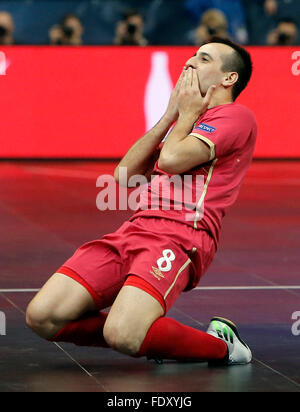 Belgrade. 2nd Feb, 2016. Serbia's Marko Peric (L) vies with Sovenia's ...