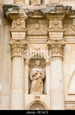 Stone carvings on the columns on the exterior of the Rector's Palace ...