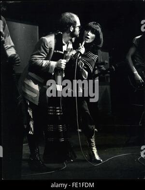 KIKI DEE UK pop singer in 1973 Stock Photo - Alamy
