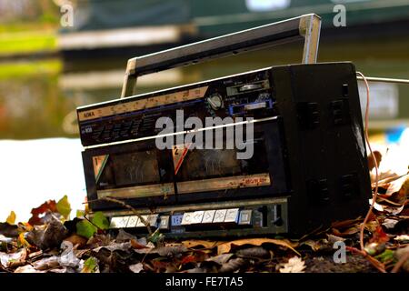 Old broken radio Stock Photo - Alamy