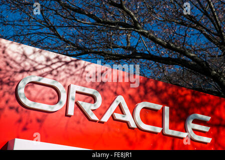 Sign Oracle logo on building Stock Photo - Alamy