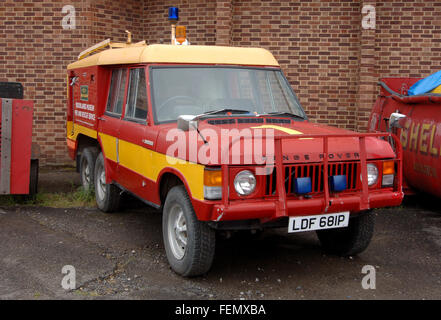 range rover land fire tender at airport rescue emergancy six wheel ...