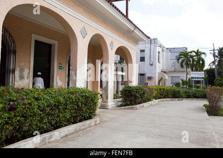 Patients at a Cuban hospital in Havana - Cuban health system and health ...