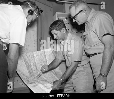 The Convair B-58 Hustler, piloted by Major Elmer Murphy, successfully ...