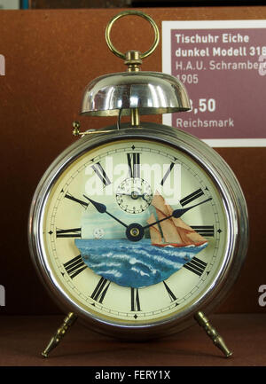 The '1907 Wecker mit beweglichem Bild' is an antique clock from 1907 ...