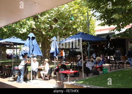 Cafes and restaurants in the Canberra suburb of Manuka Stock Photo - Alamy