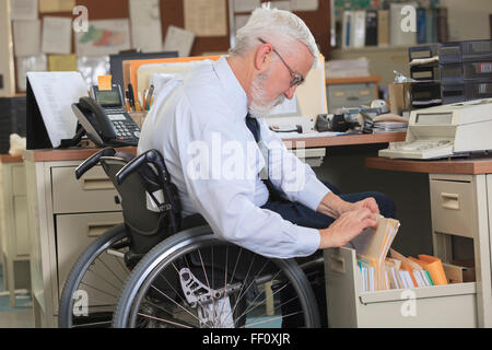 Man office sorting filing cabinet organizing Stock Photo - Alamy