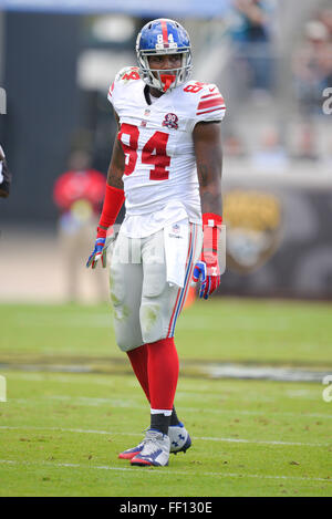 New York Giants' Larry Donnell (84) hurdles Philadelphia Eagles' Jaylen ...