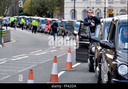 Thousands of London Black Cab drivers block roads in central London to ...