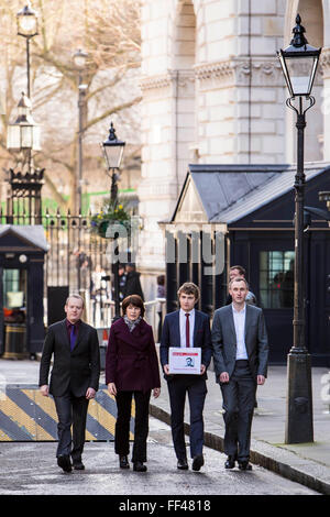 The family of WWII codebreaker Alan Turing deliver Change.org petition ...
