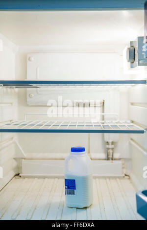 almost empty fridge Stock Photo - Alamy