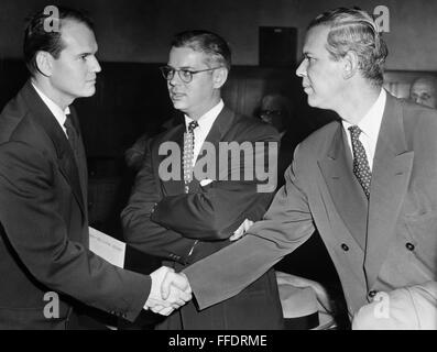 SAMUEL HOLMES SHEPPARD (1923-1970). /nAmerican doctor. Sheppard outside ...