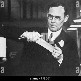 Wallace Hume Carothers (1896-1937) in the laboratory. Discovered of ...