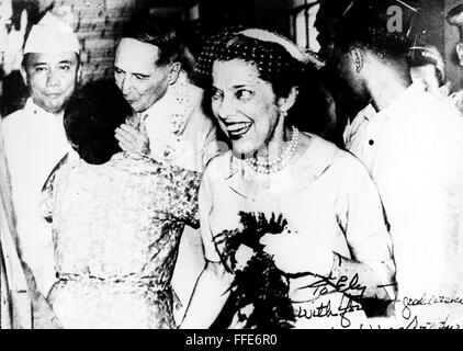 JEAN & DOUGLAS MACARTHUR. /nU.S. Army General Douglas MacArthur and his ...