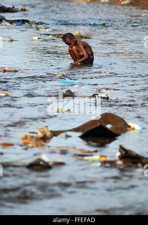 Kroo Bay slum, Freetown, Sierra Leone, West Africa Stock Photo - Alamy