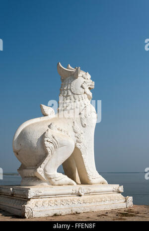 Chinthe (lion deity) statue at Settawya Paya, Mingun, Burma (Myanmar ...