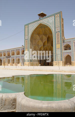 Courtyard and one Iwan, a vaulted open room in Jameh Mosque, Isfahan ...