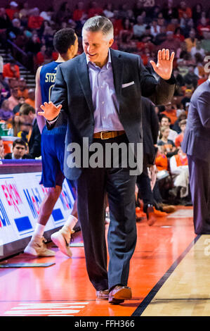 Georgia Tech coach Brian Gregory reacts during the second half of an ...