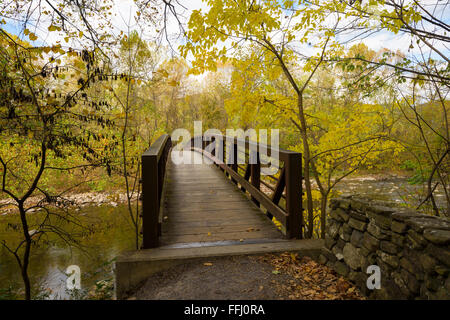 Seneca Rocks West Virginia The hiking trail to the top of Seneca Rocks ...