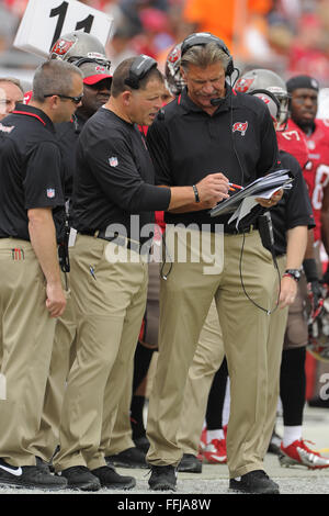 Tampa Bay Buccaneers assistant coach Tom Moore reacts before an NFL ...