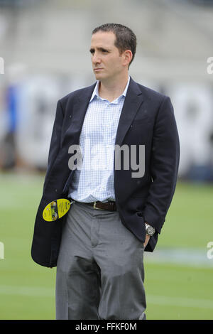 Philadelphia Eagles general manager Howie Roseman walks on the field ...