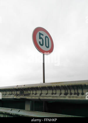 SPEED LIMIT SIGN Stock Photo - Alamy