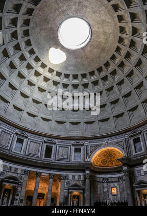 Italy, Rome - The Pantheon, dome with skylight Stock Photo - Alamy