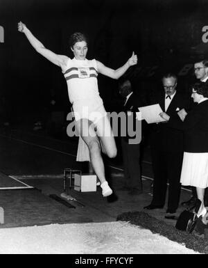 MARY RAND (1940- ). /nNΘe Bignal. English track and field athlete ...