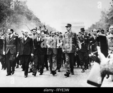 Liberation of France. Victory parade in Paris, 1945 Stock Photo - Alamy