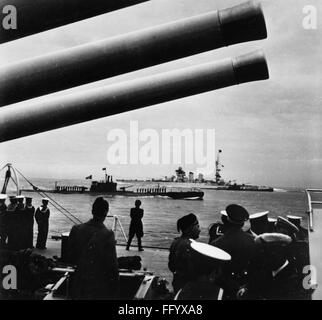 HITLER & MUSSOLINI/SHIP Stock Photo - Alamy