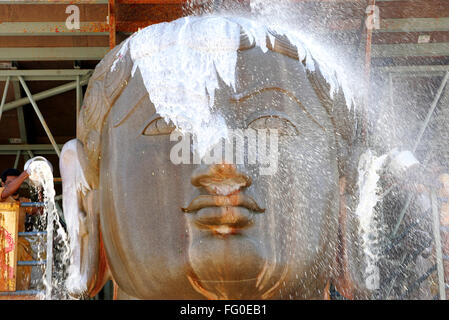 Milk pouring statue bhagwan saint gomateshwara bahubali ...